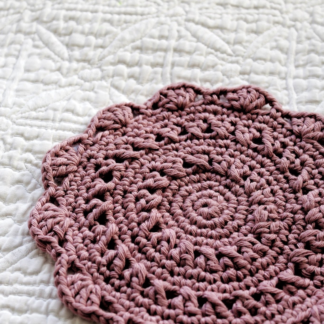 Miniature dollhouse rug OLD PINK – Zuri House